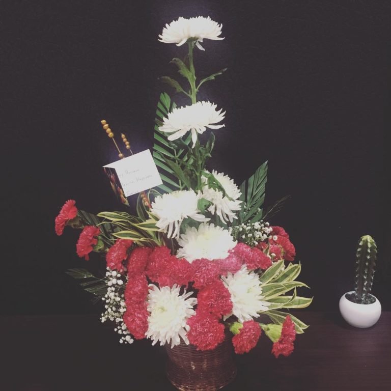 White Chrysanthemeum & Red Carnations | Flower Basket Delivery Chennai